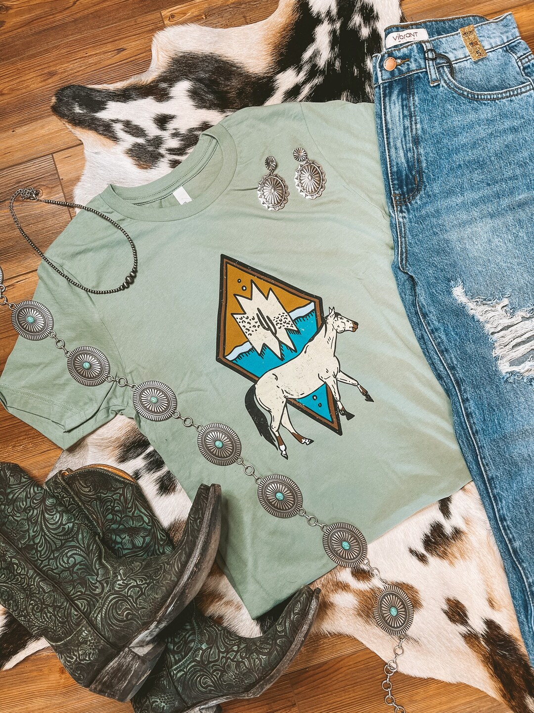 Cinched up Designs Western Logo Graphic Tee, Cowgirl Shirt, Christmas ...