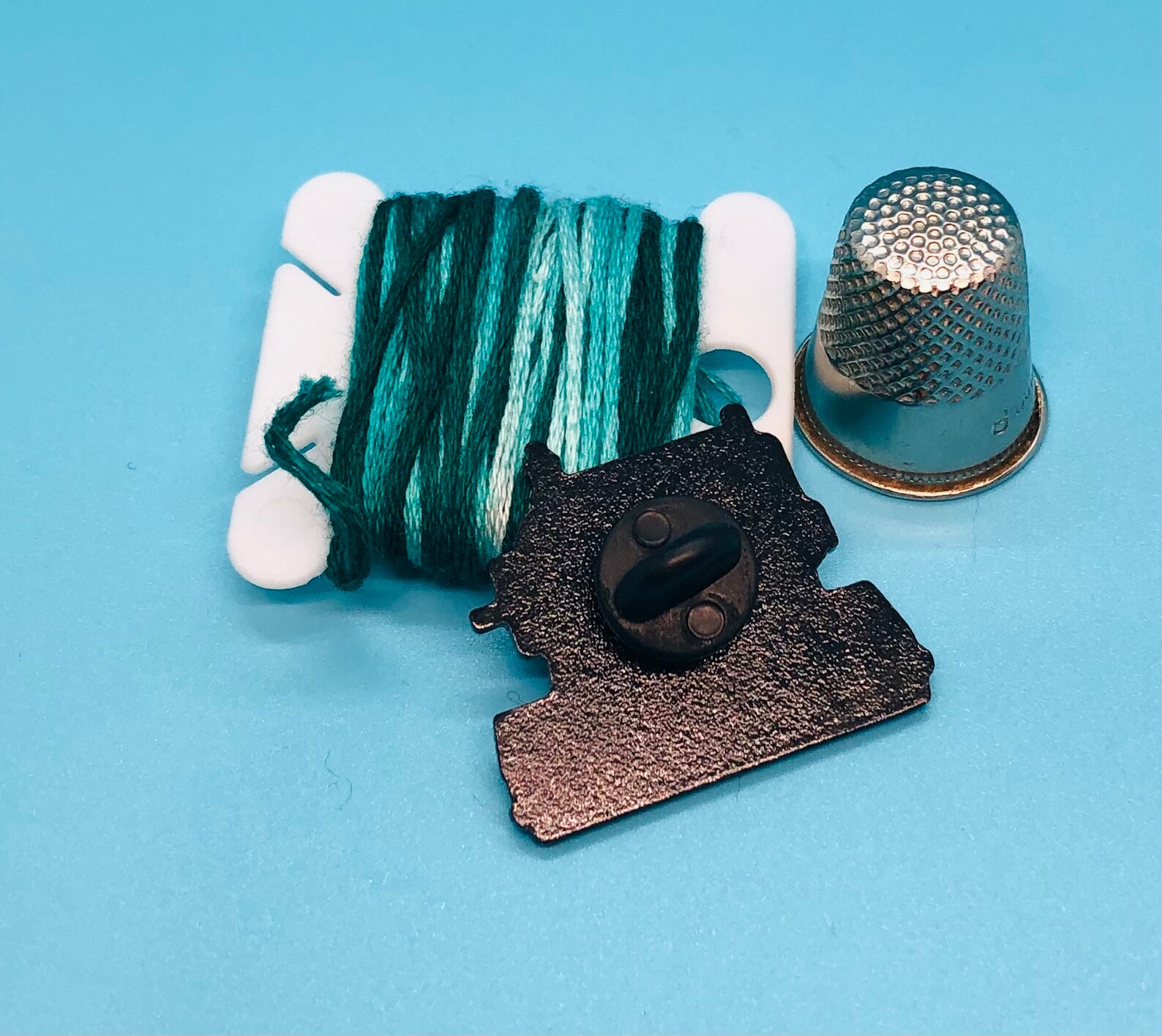 Adorable Peach Sewing Machine Enamel Pin With Fabric , Thread and a ...