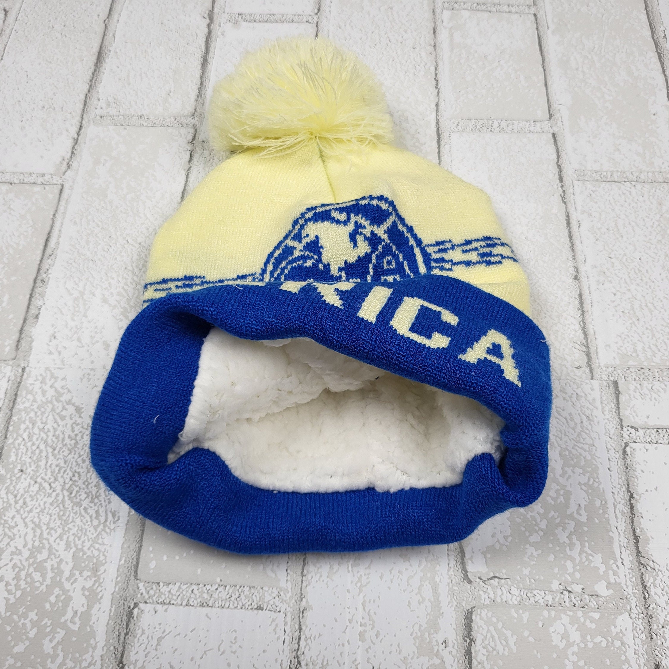 Club America Soccer Cuffed Pom Beanie Gorro De Frio Club America Soccer ...