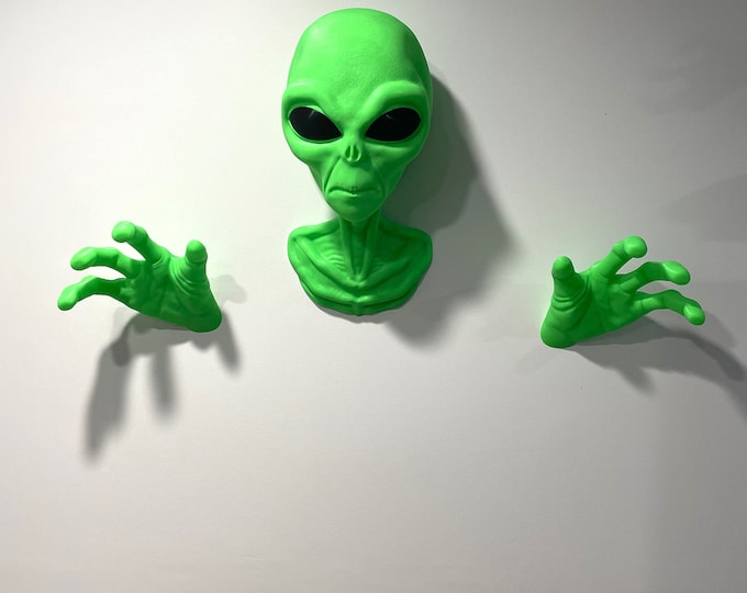 Alien Wall Art, Alien Wall Decor, Tech Accessories, Man Cave Alien Art ...