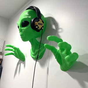 Alien Wall Art, Alien Wall Decor, Tech Accessories, Man Cave Alien Art ...