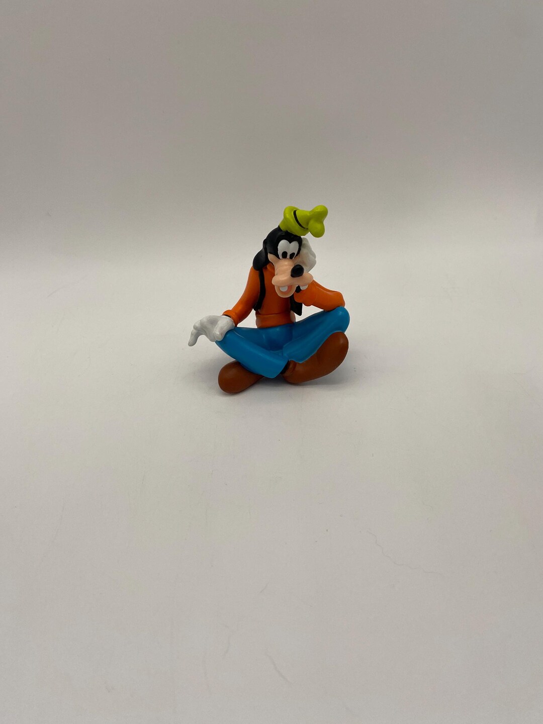 Disney Goofy Figurine: Collectible Miniature Sitting Character for ...