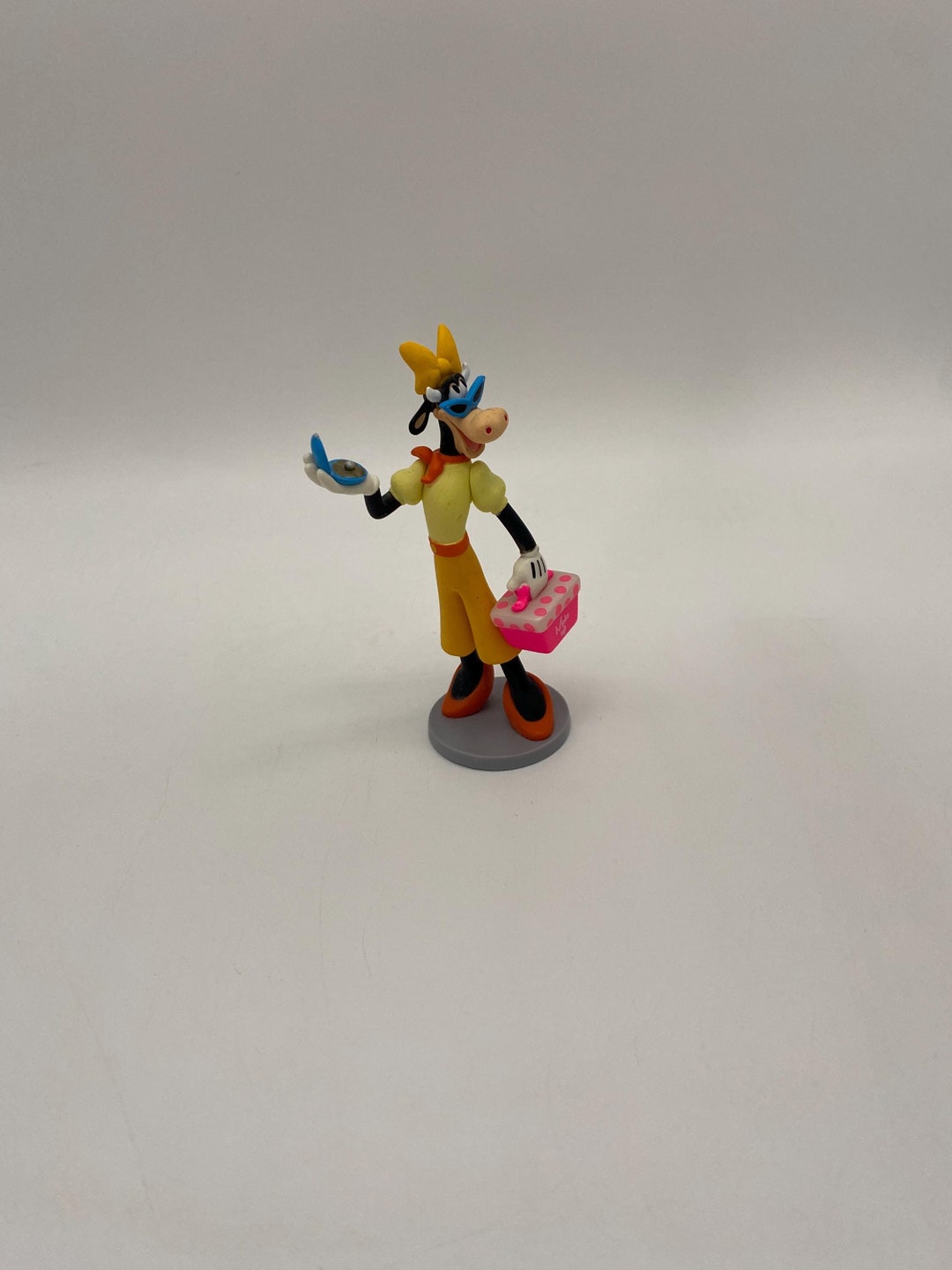 Disney Clarabelle Cow Makeup Artist Figurine: Collectible Toy Playset ...