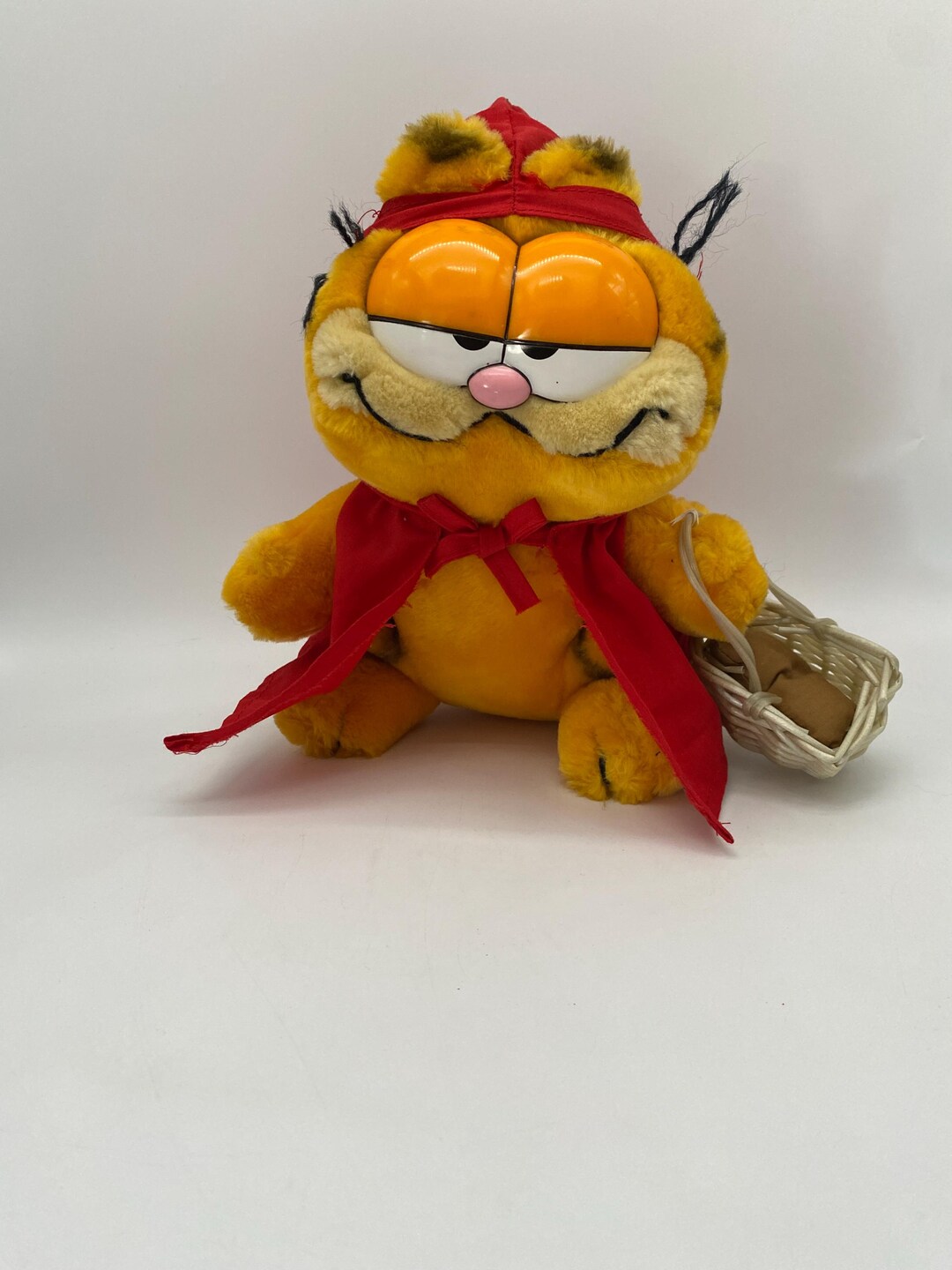 Rare 1981 Little Red Riding Hood Garfield Plush: Vintage Cartoon Cat ...