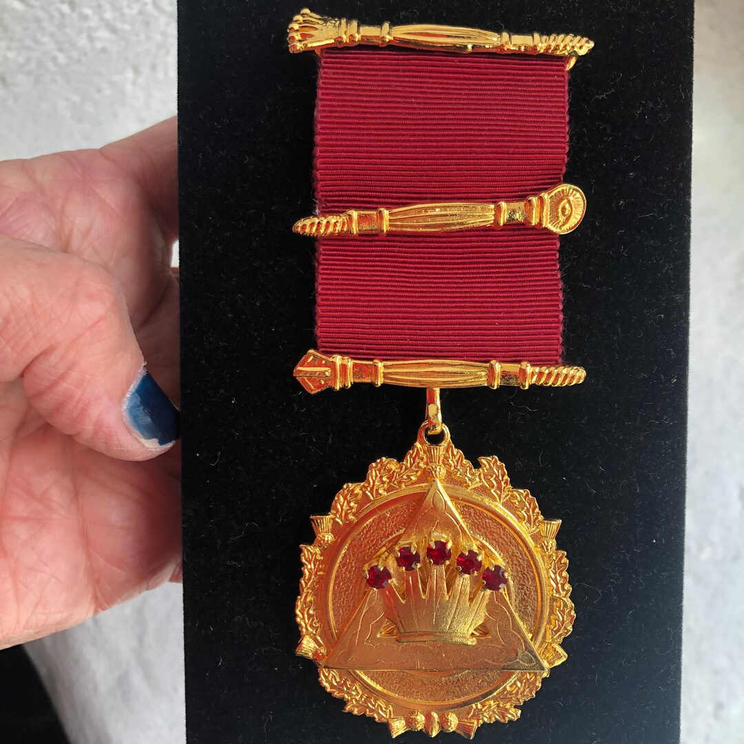 Masonic Memorabilia, Cased Lodge Medallion on Ribbon, Crown With 5 Red ...