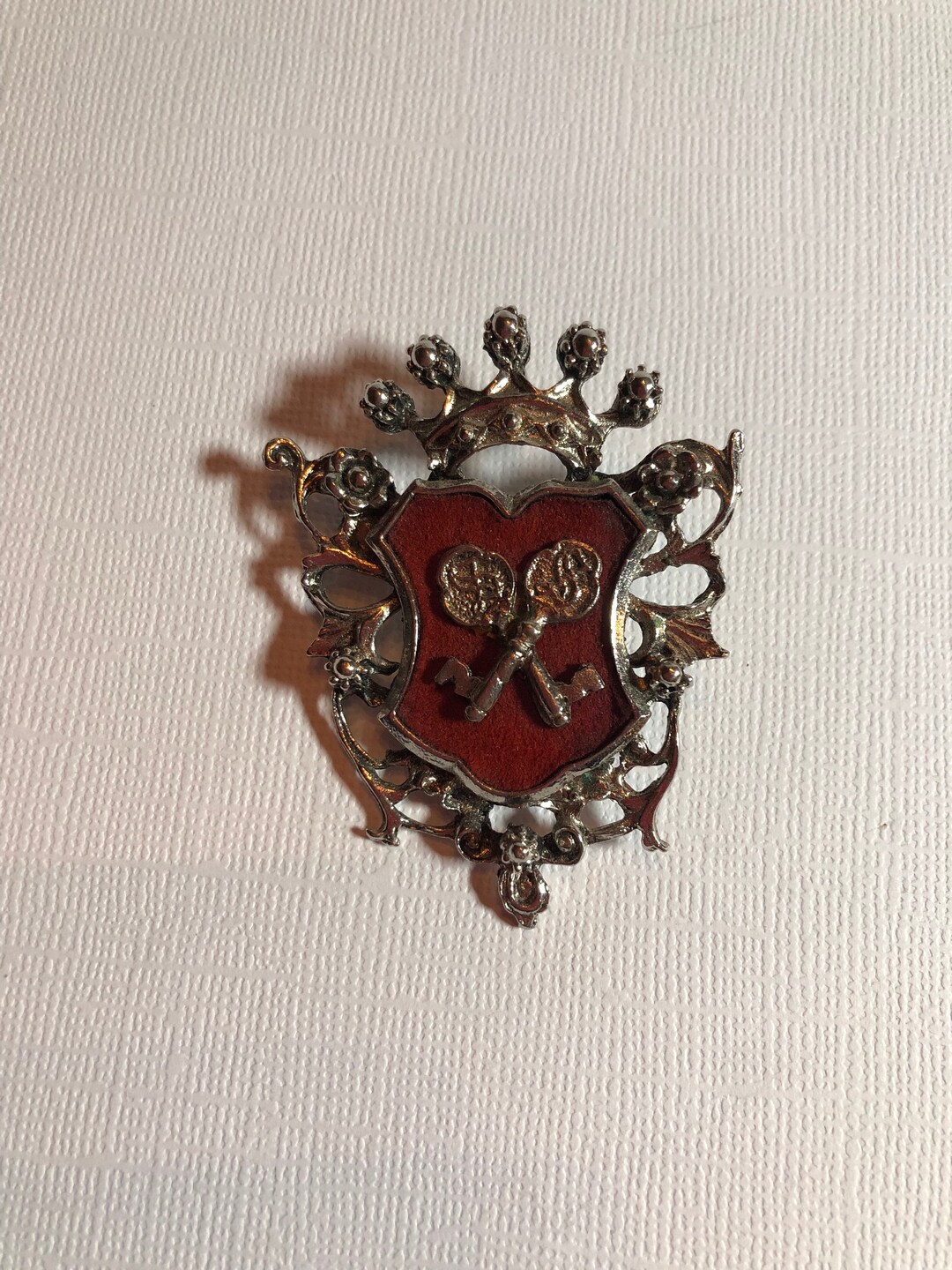 Vintage Heraldic Style Pendant/brooch, Silvertone Finish, Crossed Keys ...
