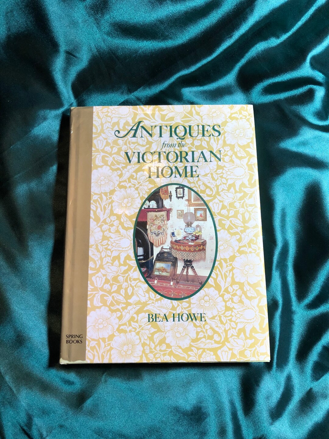 Antiques From the Victorian Home, A Book by Bea Howe, Decorating in ...