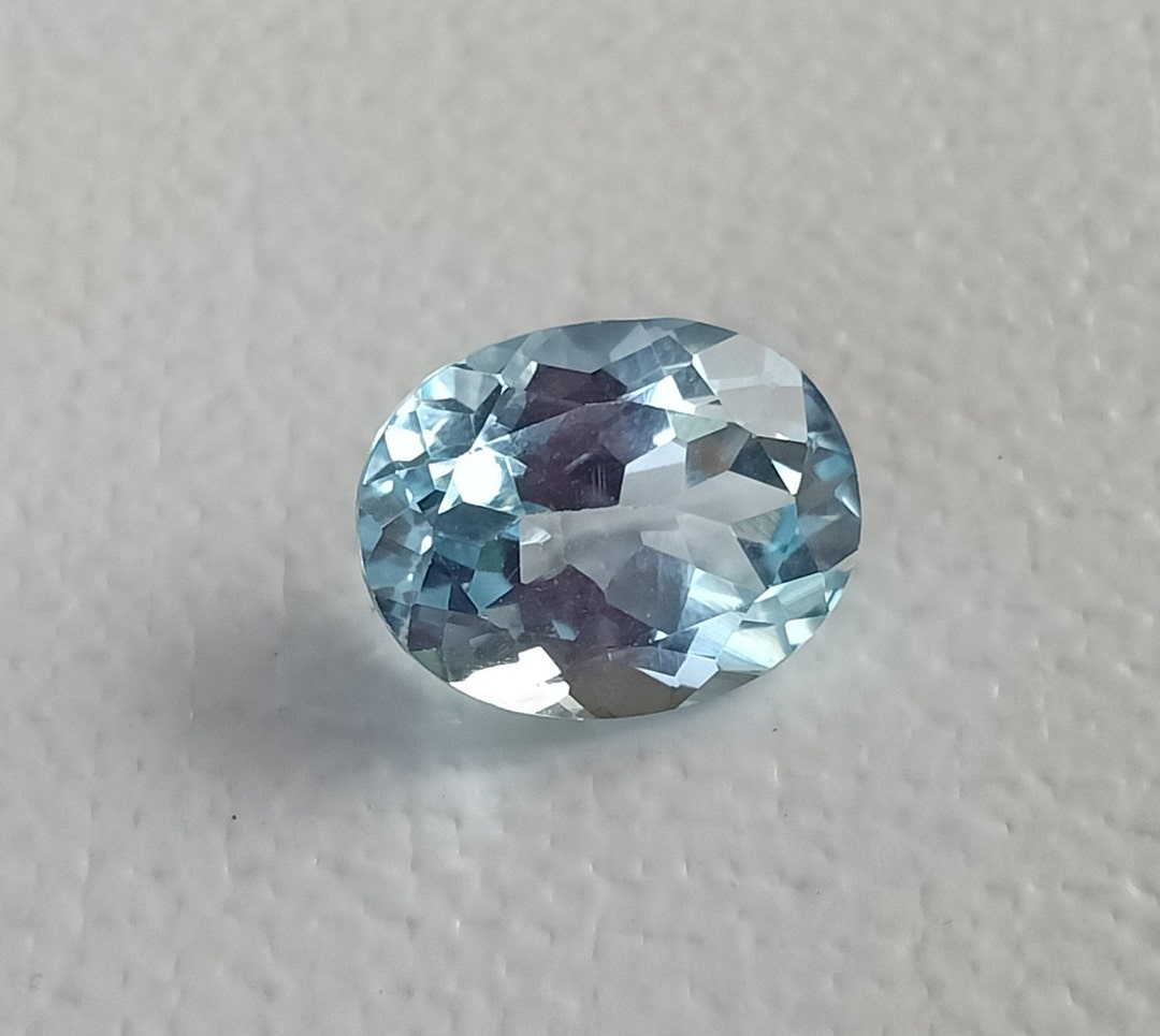 3.32 Crt. Sky Blue Topaz. Natural. Facet. Pale Color. 10.02x 7.88 X5.45 ...