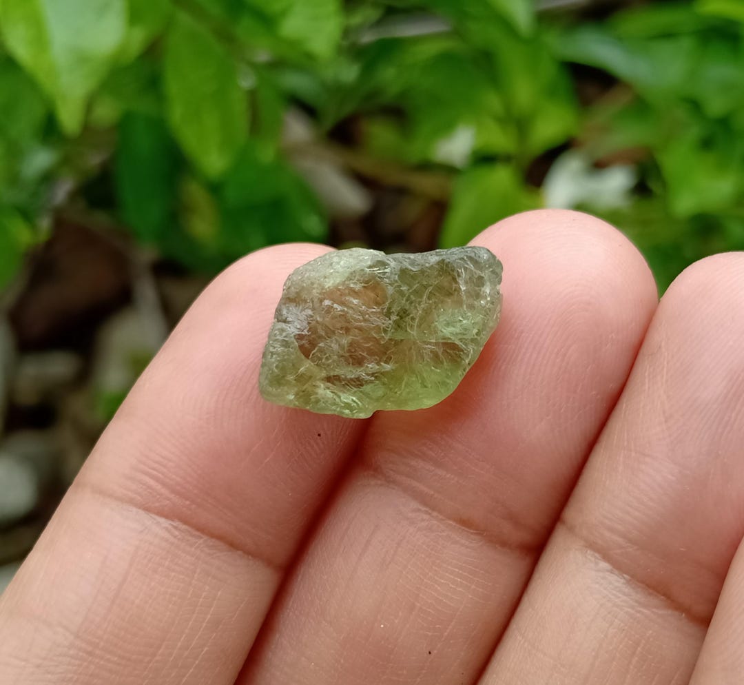 9.56 Crt. Green Apatite Rough. Natural. - Etsy