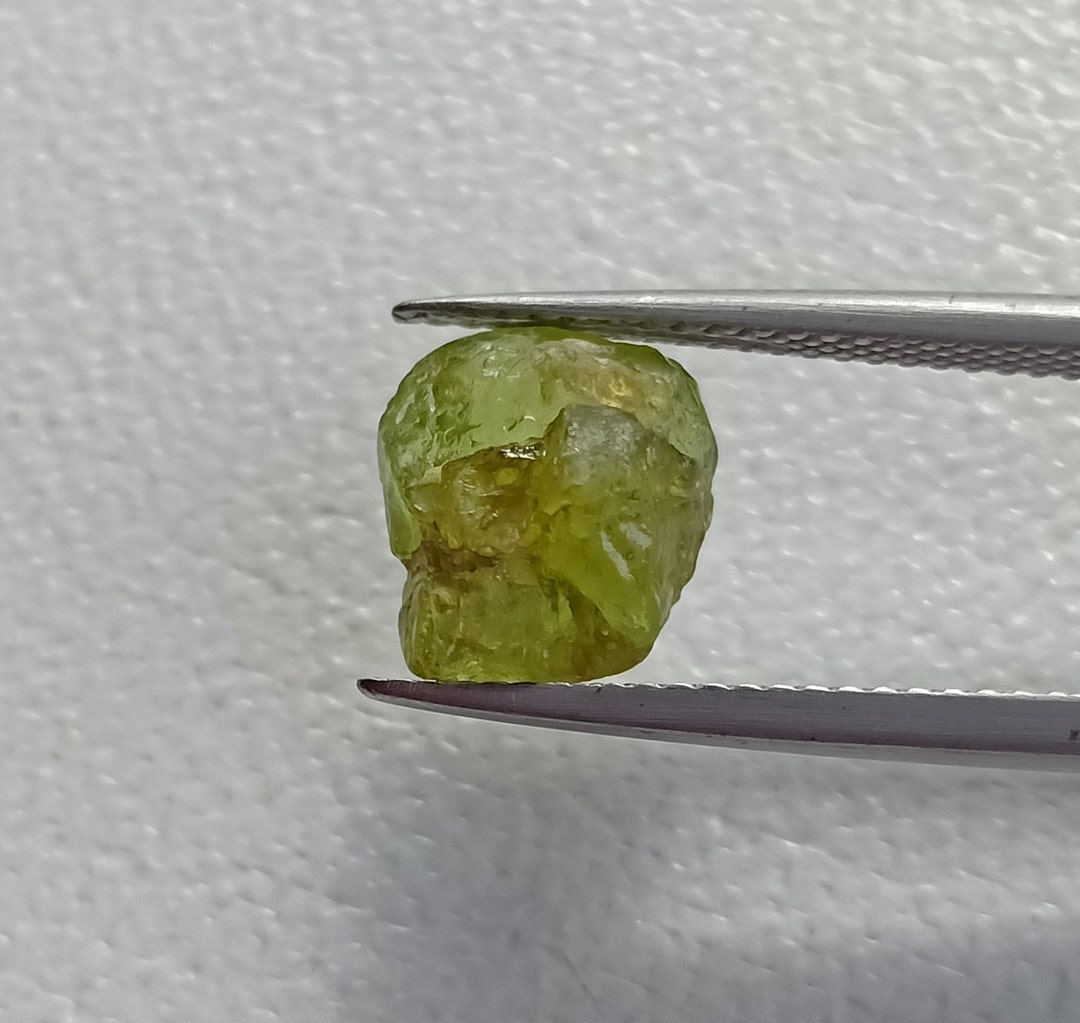 4.87 Crt. Peridot olivine, Chrysolite. Natural Rough Crystal . - Etsy