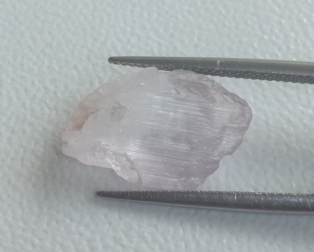 10 Crt. Kunzite. (pale) Pink Spodumene. Natural Rough Crystal. - Etsy