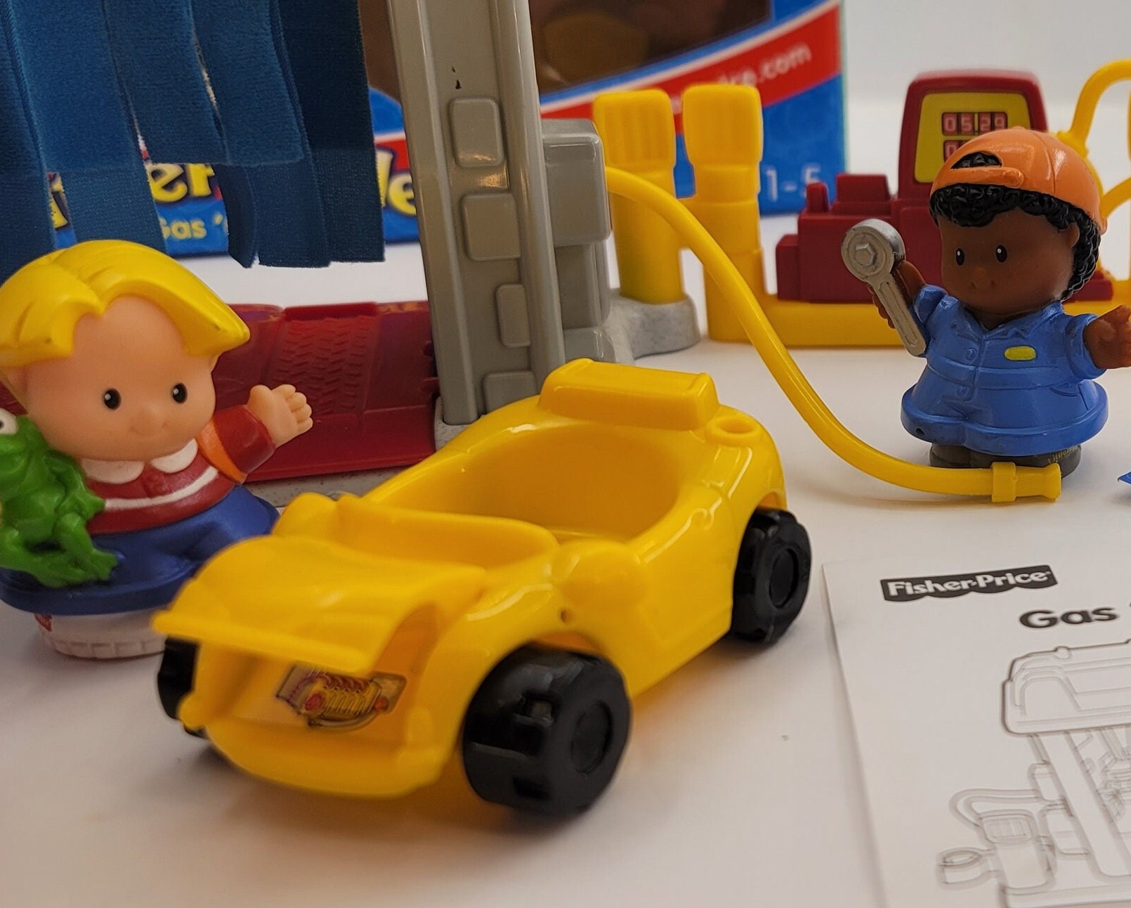 Vintage 2002 Fisher-price Little People Gas 'N Go Car Wash Includes Gas ...