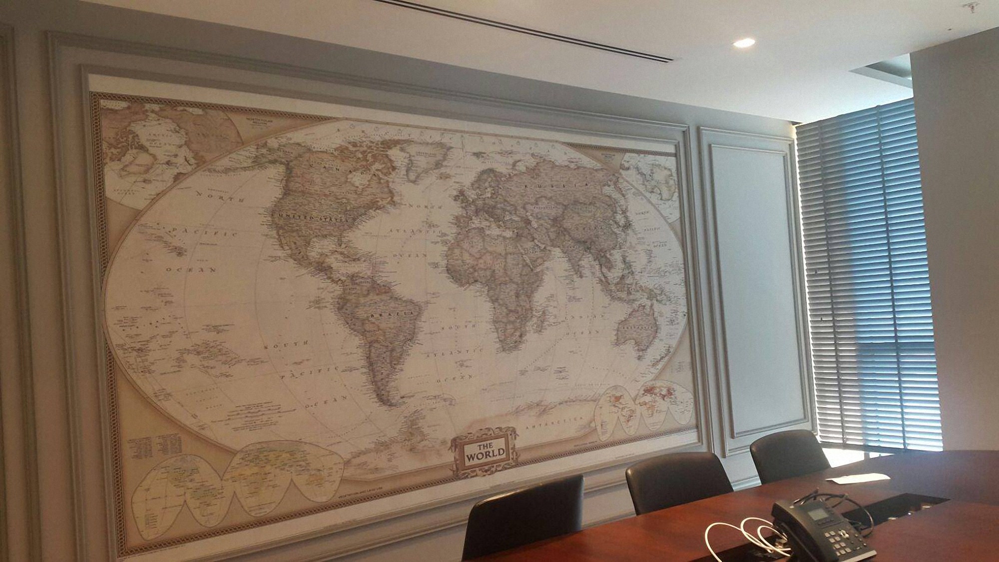 Decorative World Map Wallpaper / Decoratieve Wereldkaart Behang ...