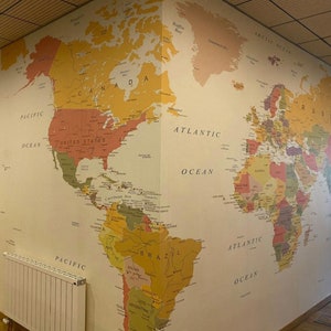 World Map Wallpaper With Cities / Wereldkaart Behang Met Steden ...