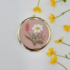 Compact Mirror, Hand Embroidered Makeup Compact Mirror, Daisy Flower ...
