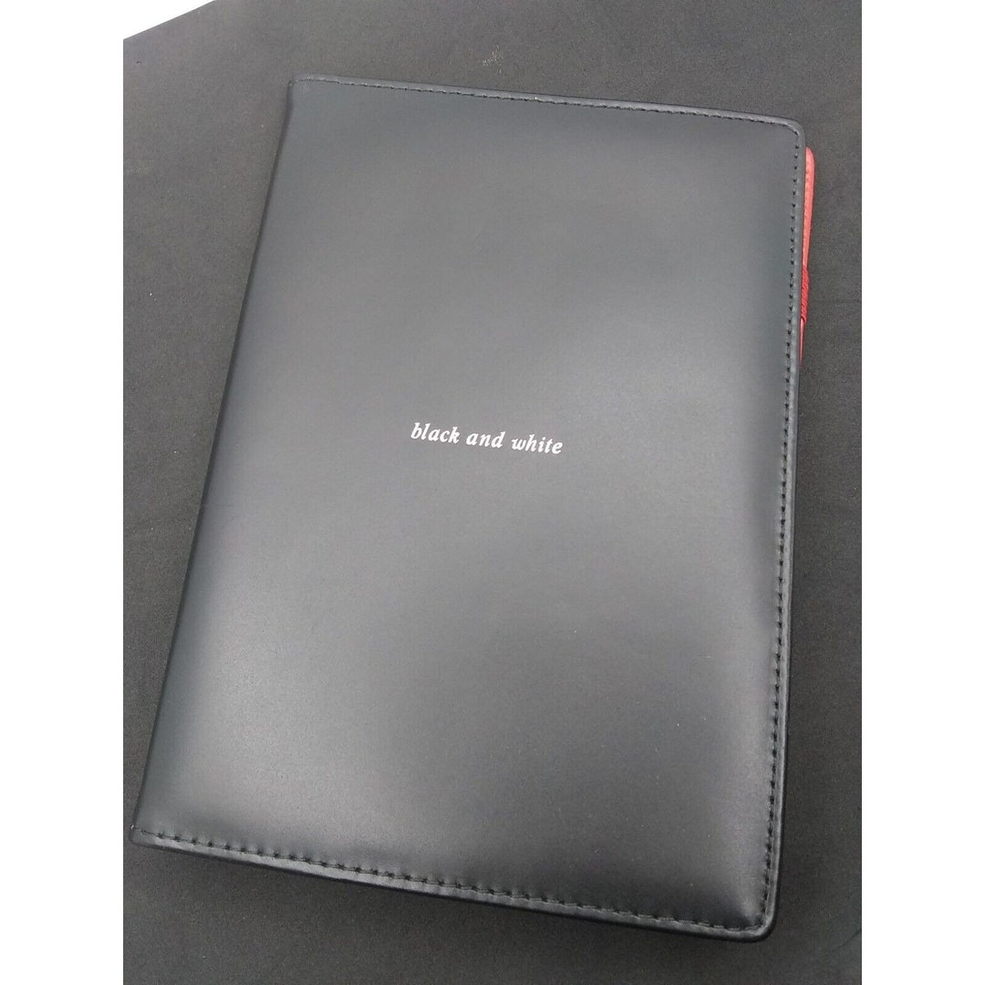 Kate Spade Newyork Tablet or iPad or Ebook 'black and White...and Read ...