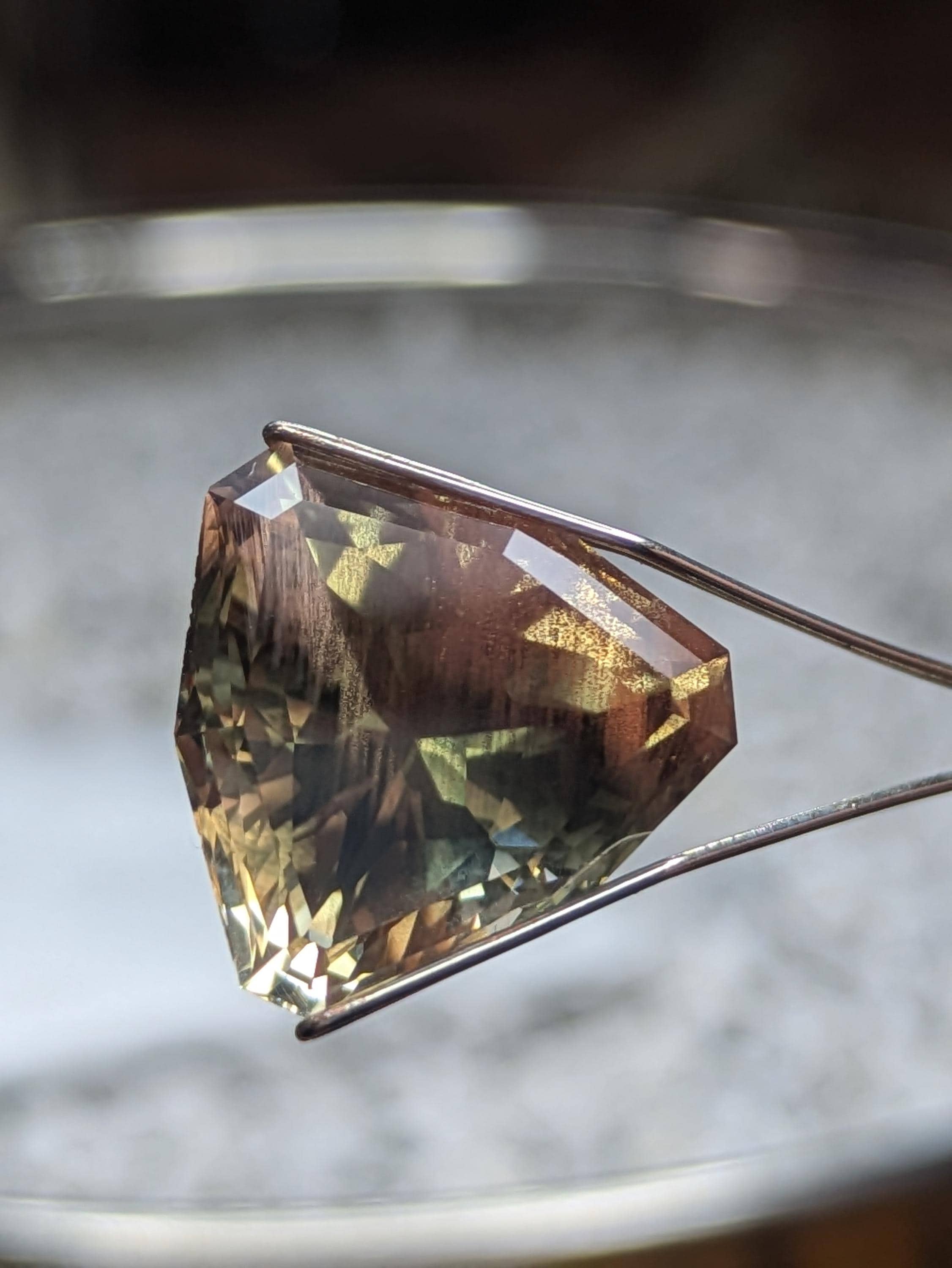 9.51 Ct. Amazing Rare Bi-color Orange and Green Oregon Sunstone With ...
