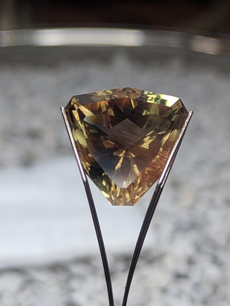9.51 Ct. Amazing Rare Bi-color Orange and Green Oregon Sunstone With ...