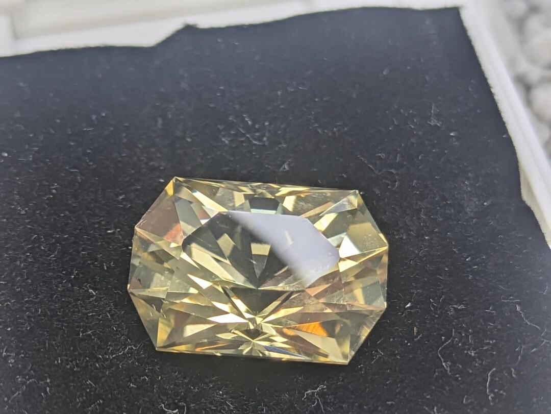 20.75 Ct Flawless Golden Yellow Mexican Sunstone With Excellent ...