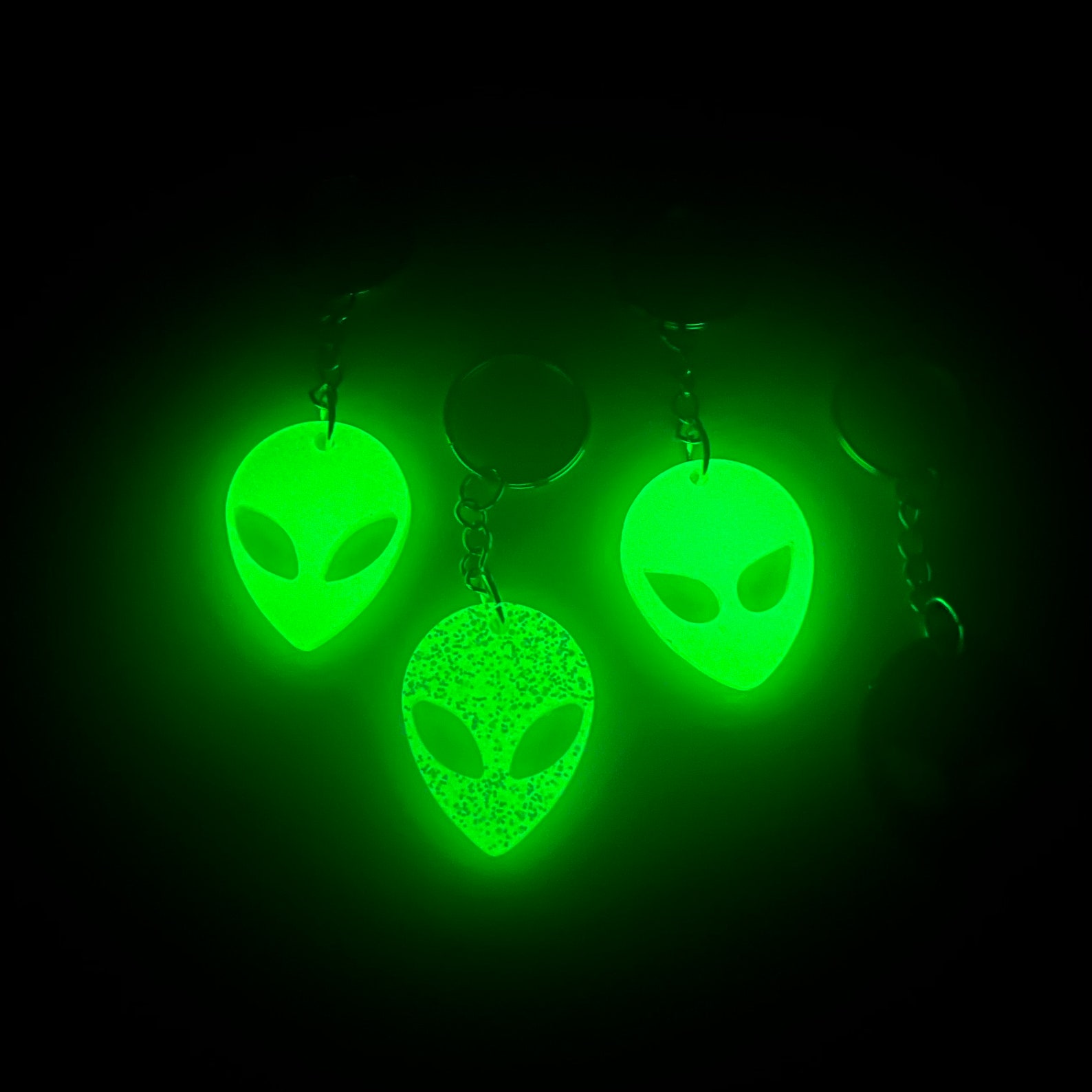 Glow in the Dark Alien Keychain, Black Light Reactive Key Ring, New ...