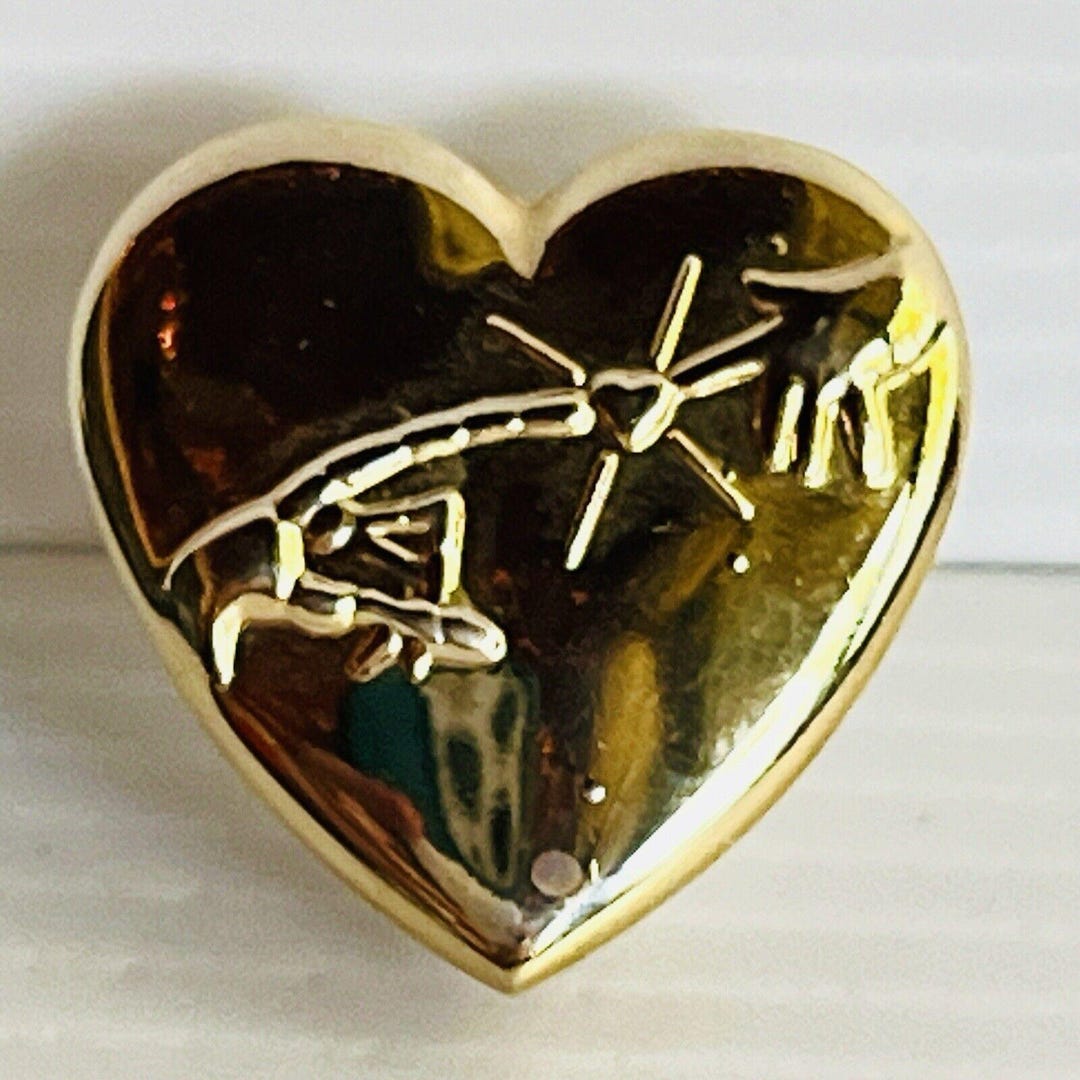Vintage ET Elliott Fingers Heart Shaped Pin Universal Studios Gold Tone ...