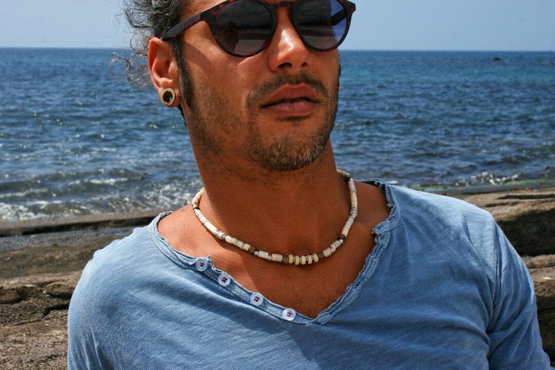 Unique Shell Coconut Choker Man / Dainty White Simple Necklace Men ...