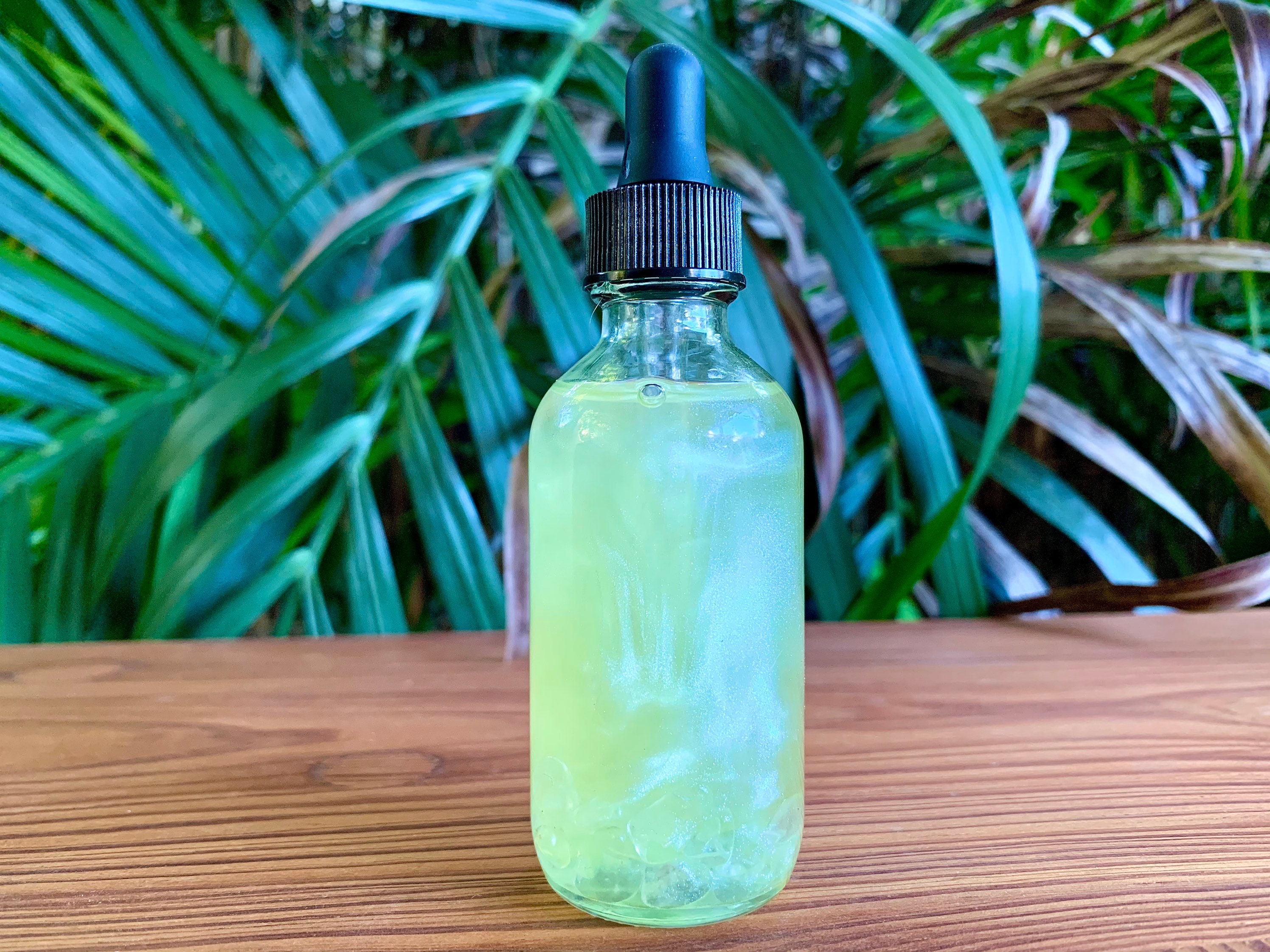 FULL MOON Ritual Oil With QUARTZ Crystal/witchcraft Conjure | Etsy