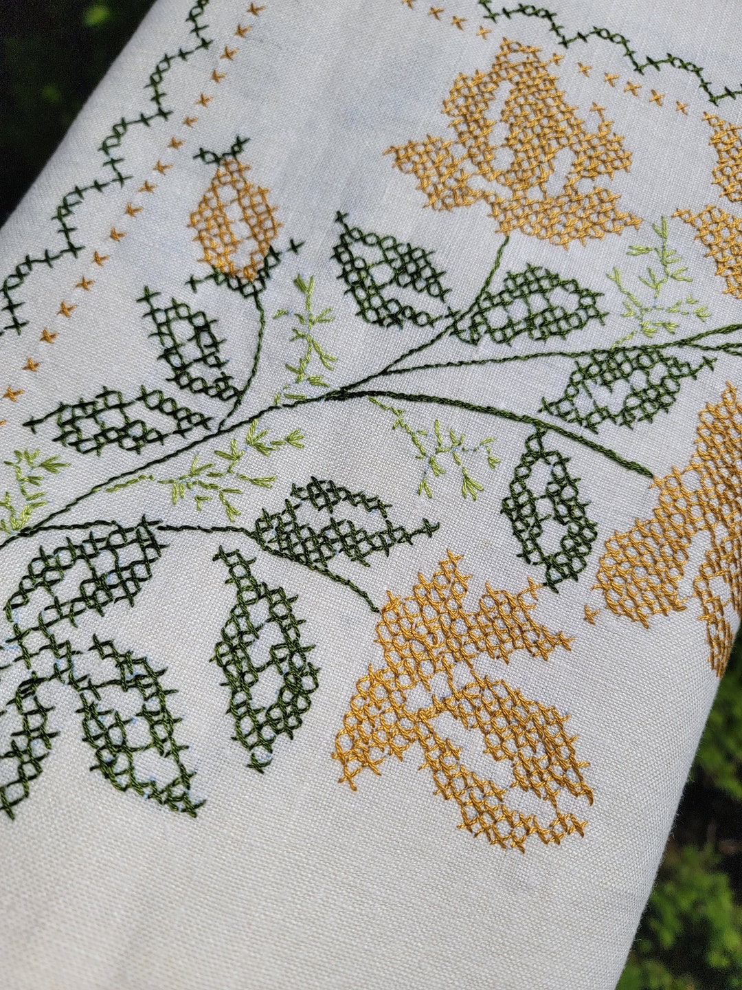 Vintage Rectangle Cross-stitch Tablecloth With Gold and Green Floral ...