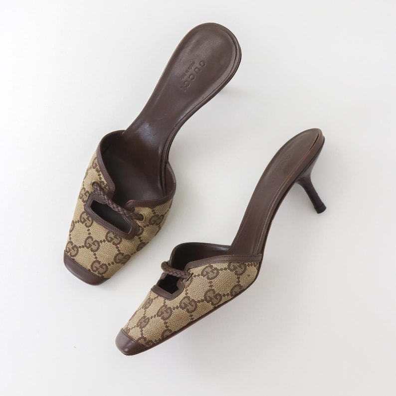 Vintage F/W 2002 Gucci by Tom Ford Beige GG Monogram Kitten Heel Mules ...