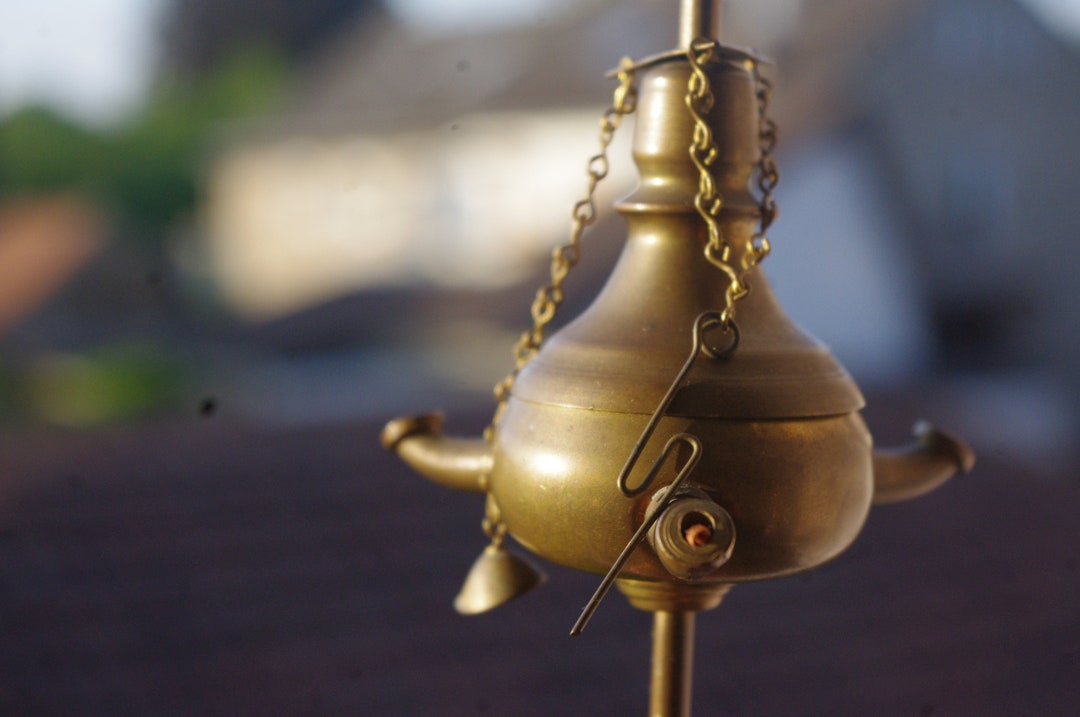 Antique Brass Small Oil Lamp - an Old Lamp for Your Creative Projects ...