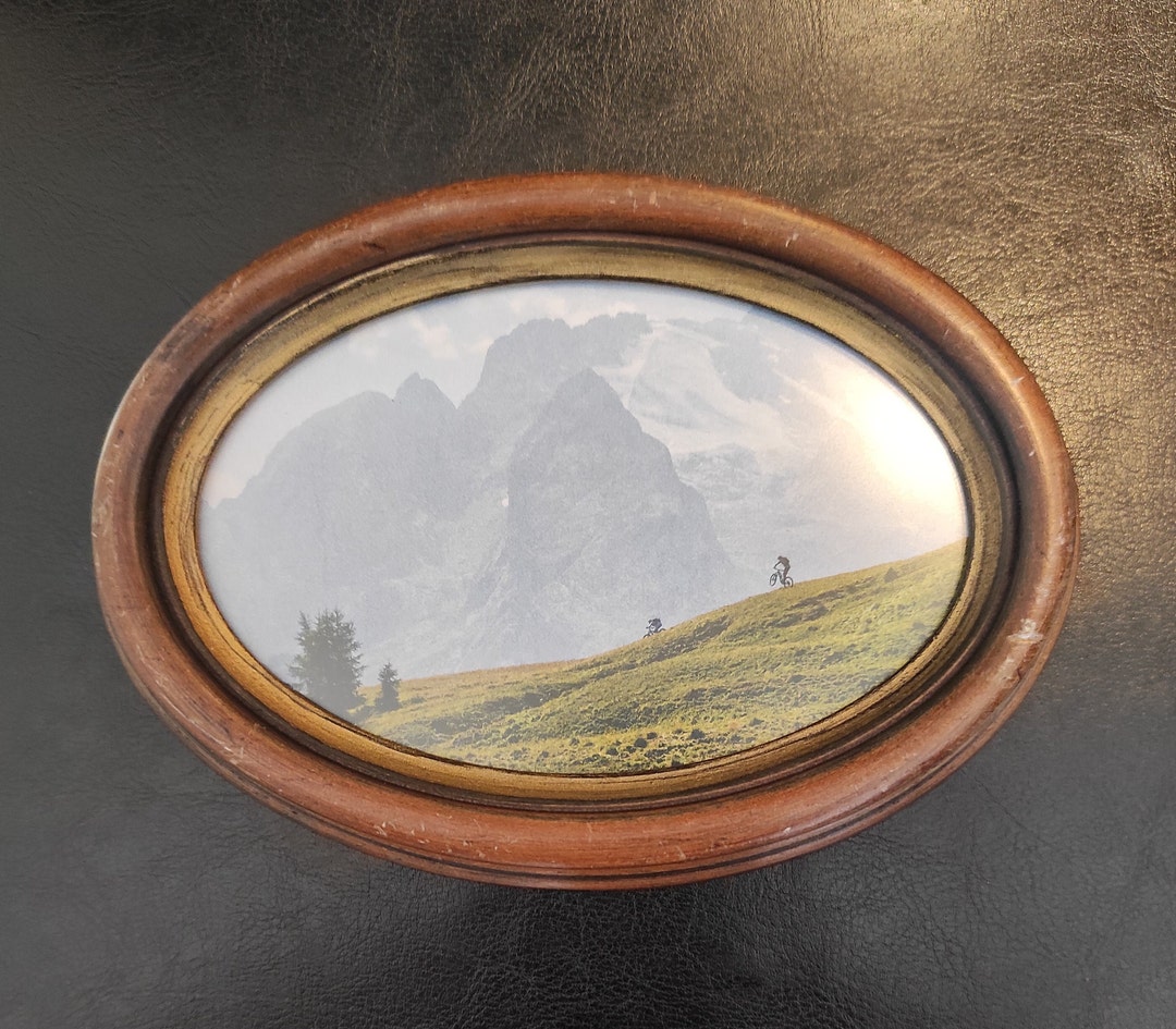 Small Vintage Oval Wooden Shabby Photo Frame in Brown for Your Creative ...