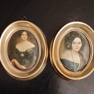 Set of 2 Vintage Small Plastic Frames With Gold Finish Oval - Etsy