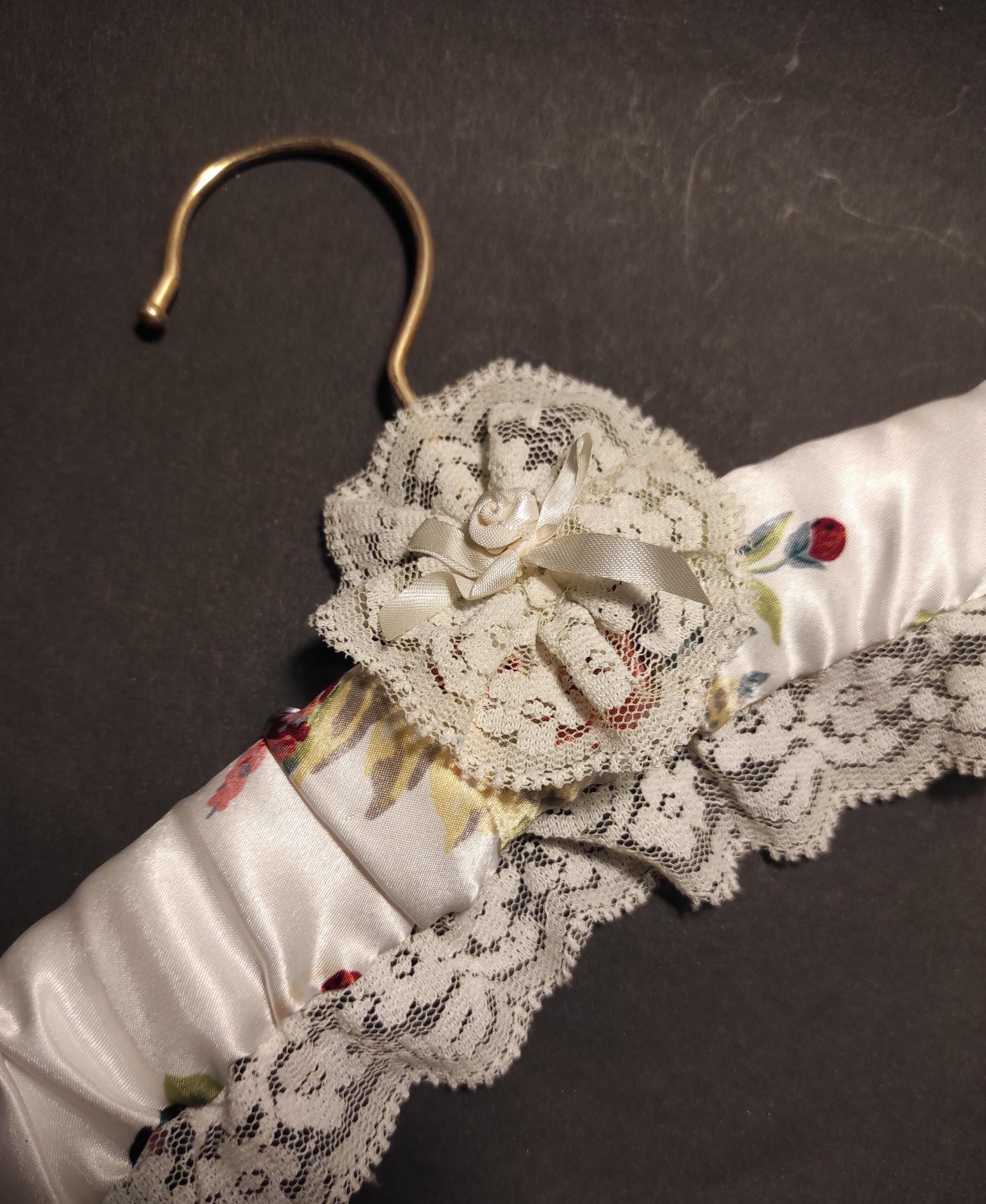 Set of 4 Delicate Vintage Satin and Lace Hangers/ Clothes Hangers ...