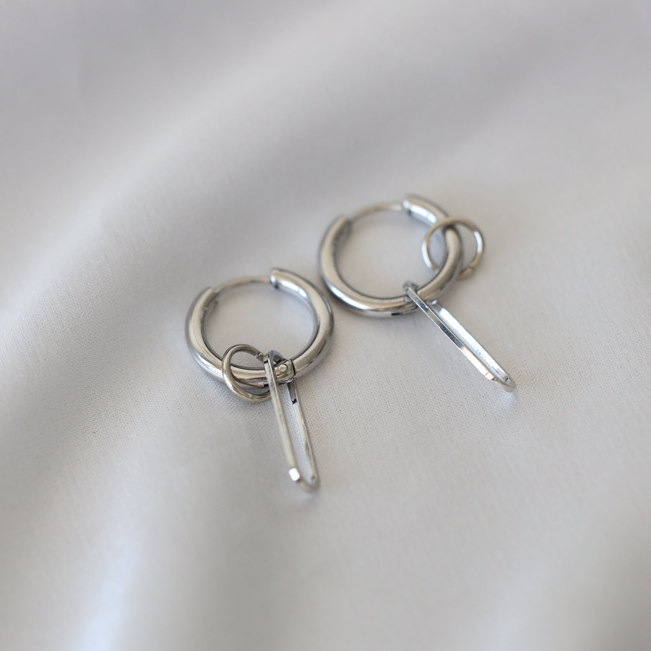 Simple Drop Rectangle Loop and Circle Modern Minimalist Trending ...