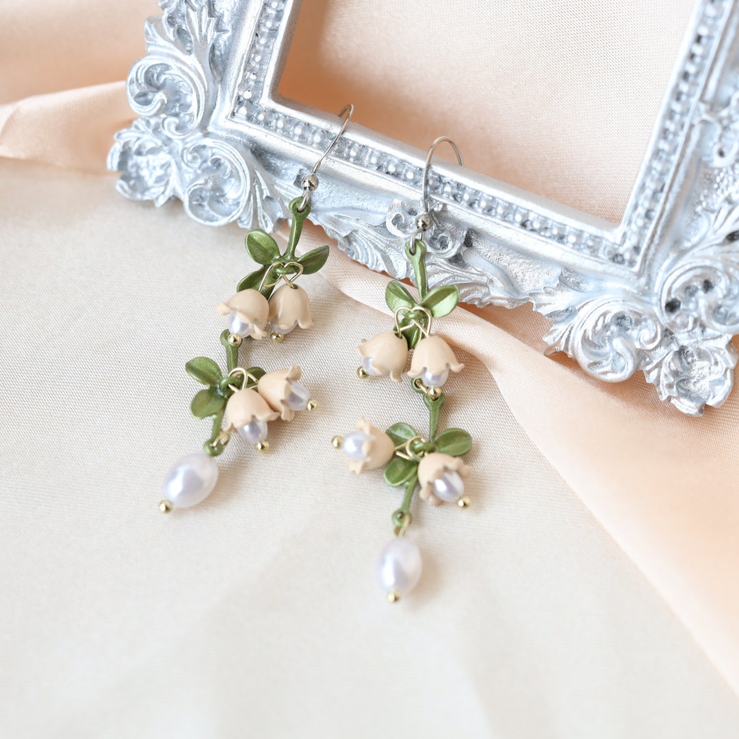 White Flower Earrings, Long Flower Earrings, Feminine Earrings, Bridal ...