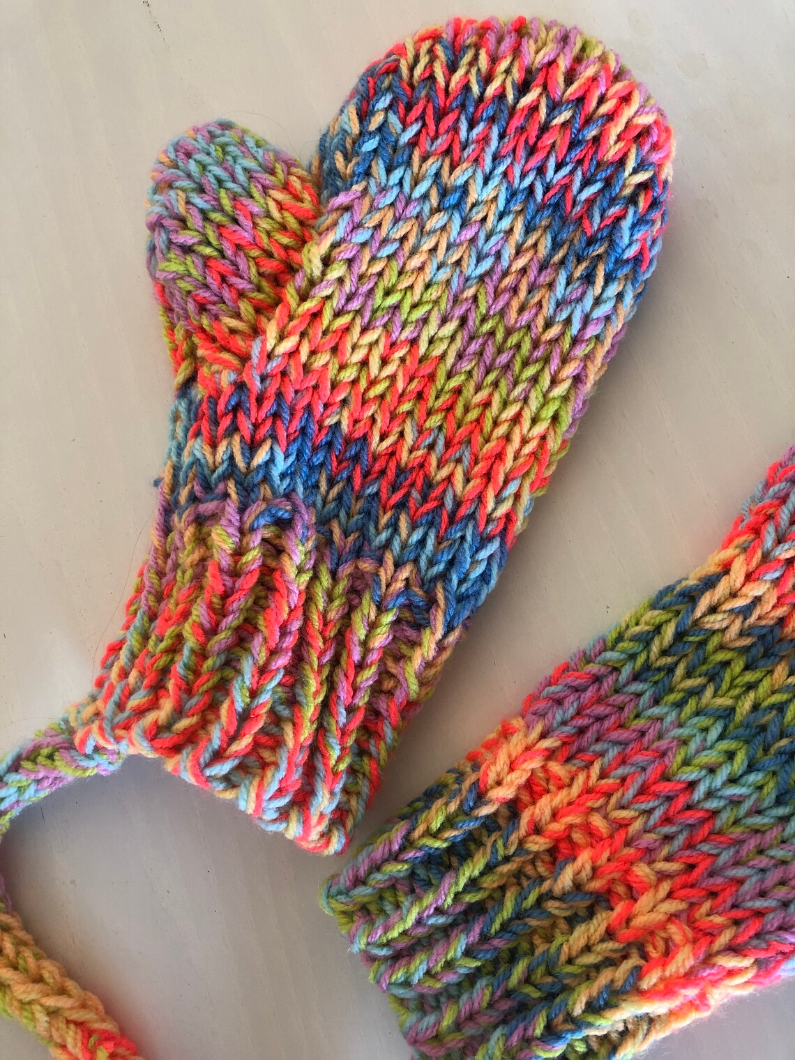 Hand Knitting Pattern the Maud Mittens - Etsy