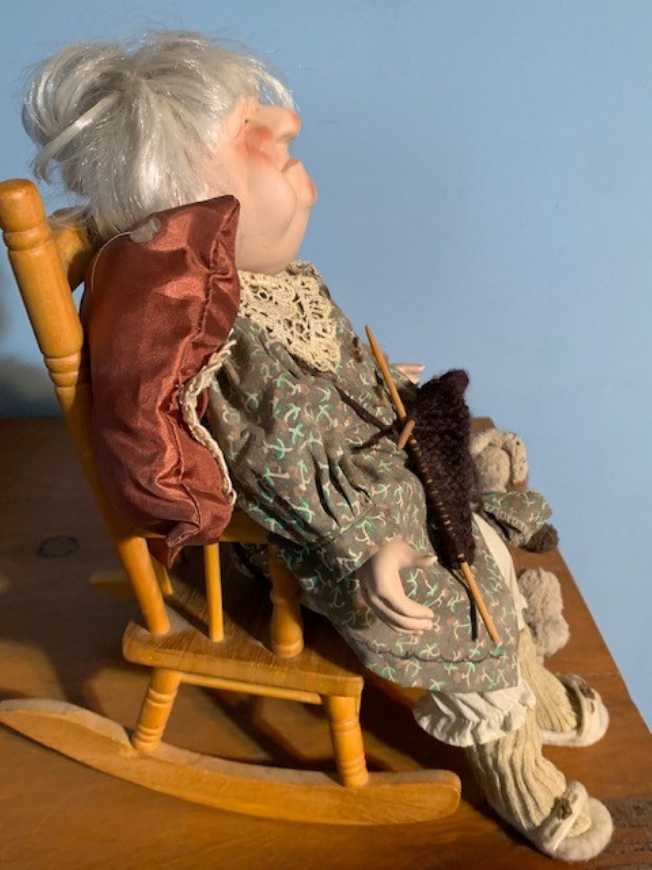 Duck House Heriloom Porcelain Doll Rocking Chair Knitting Grandma Dolls ...