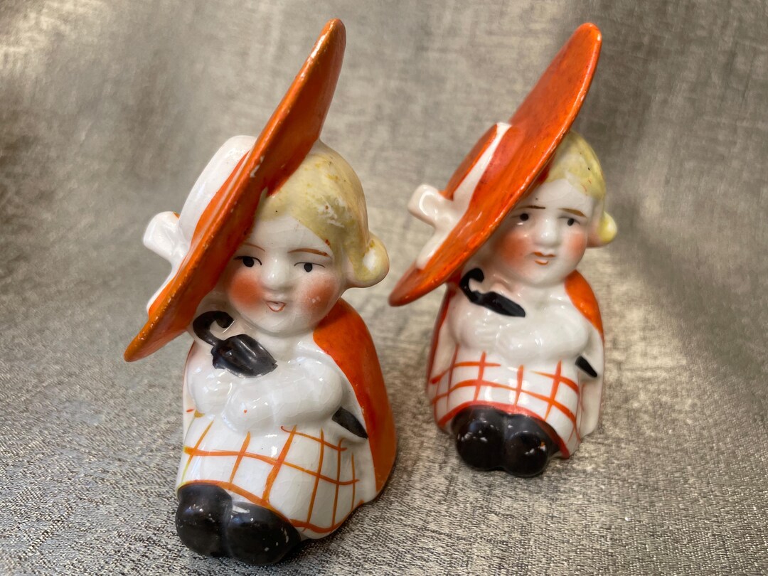 Vintage Sitting Travel Girl Salt & Pepper Shaker Set With Beautiful ...