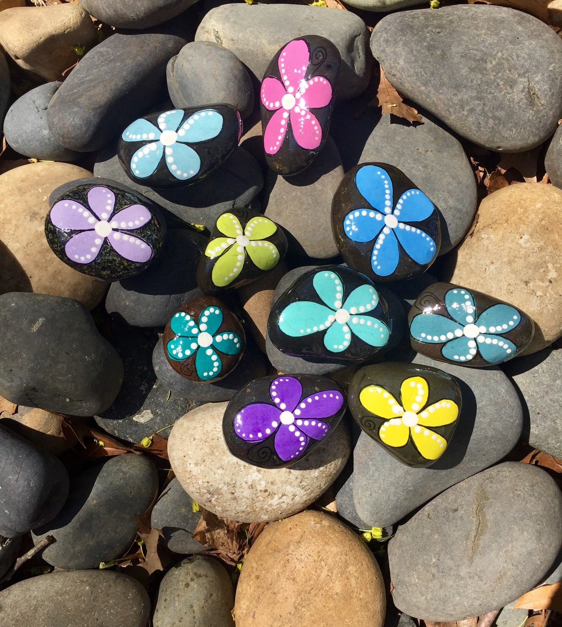 Set of 10 Pretty Small Flower Painted Rocks, Favors, Small Gifts ...