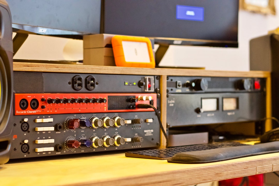 Double Bay Desktop Studio Equipment Rack Solid Wood Quick Turnaround 19 ...