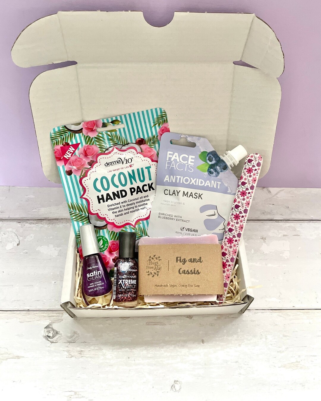 Pampering Hand, Nail and Face Mini Purple Gift Box, Nail Varnish ...