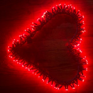 New Design 16” Lighted Heart Wreath Red Heart Lights 100 Red Bulbs ...