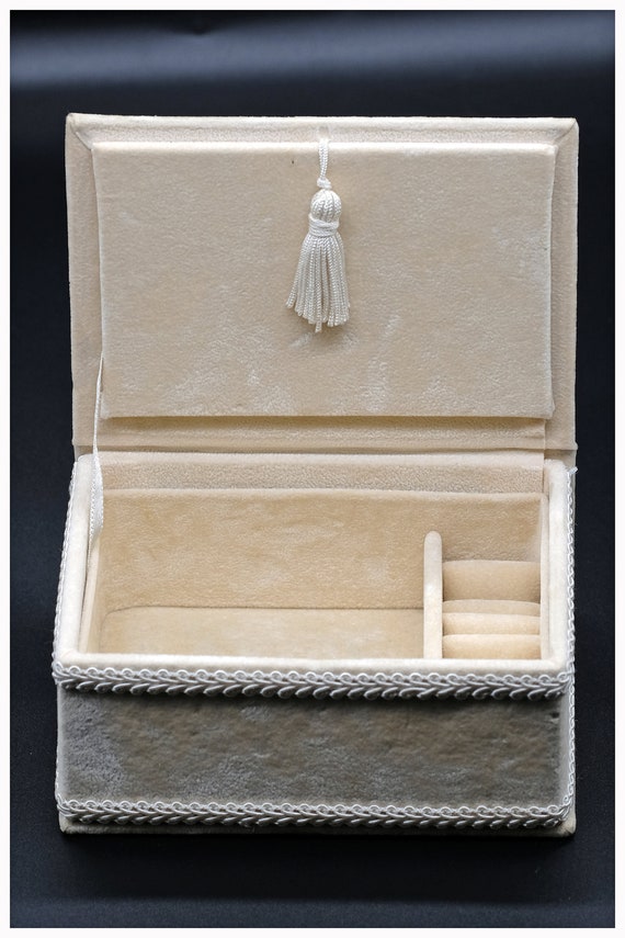 Italian Velvet Jewellery Box With Hallmarked Silver 9… - Gem