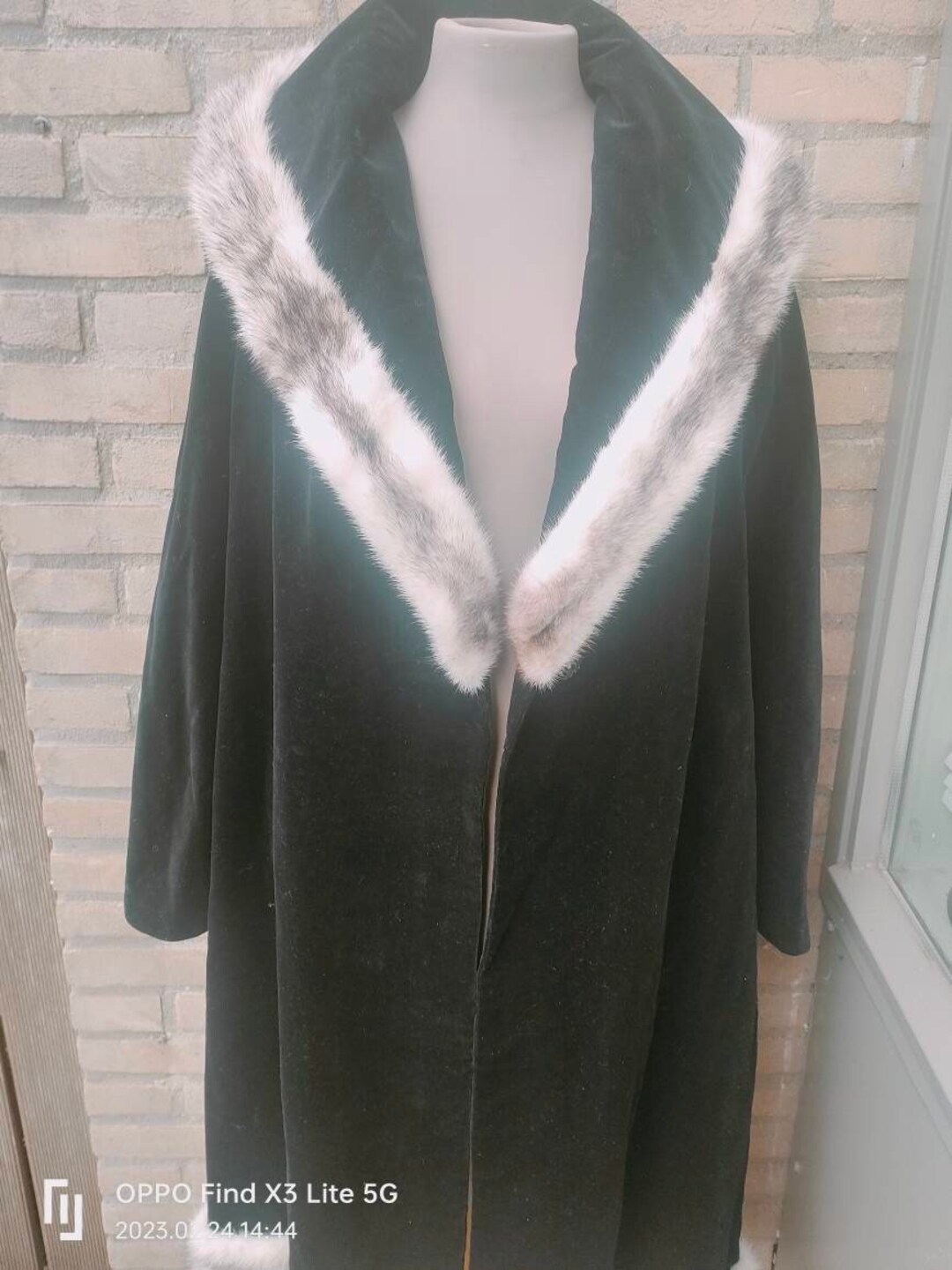 1950s Black Velvet Cape Like Model With Für Details Vintage A Line ...