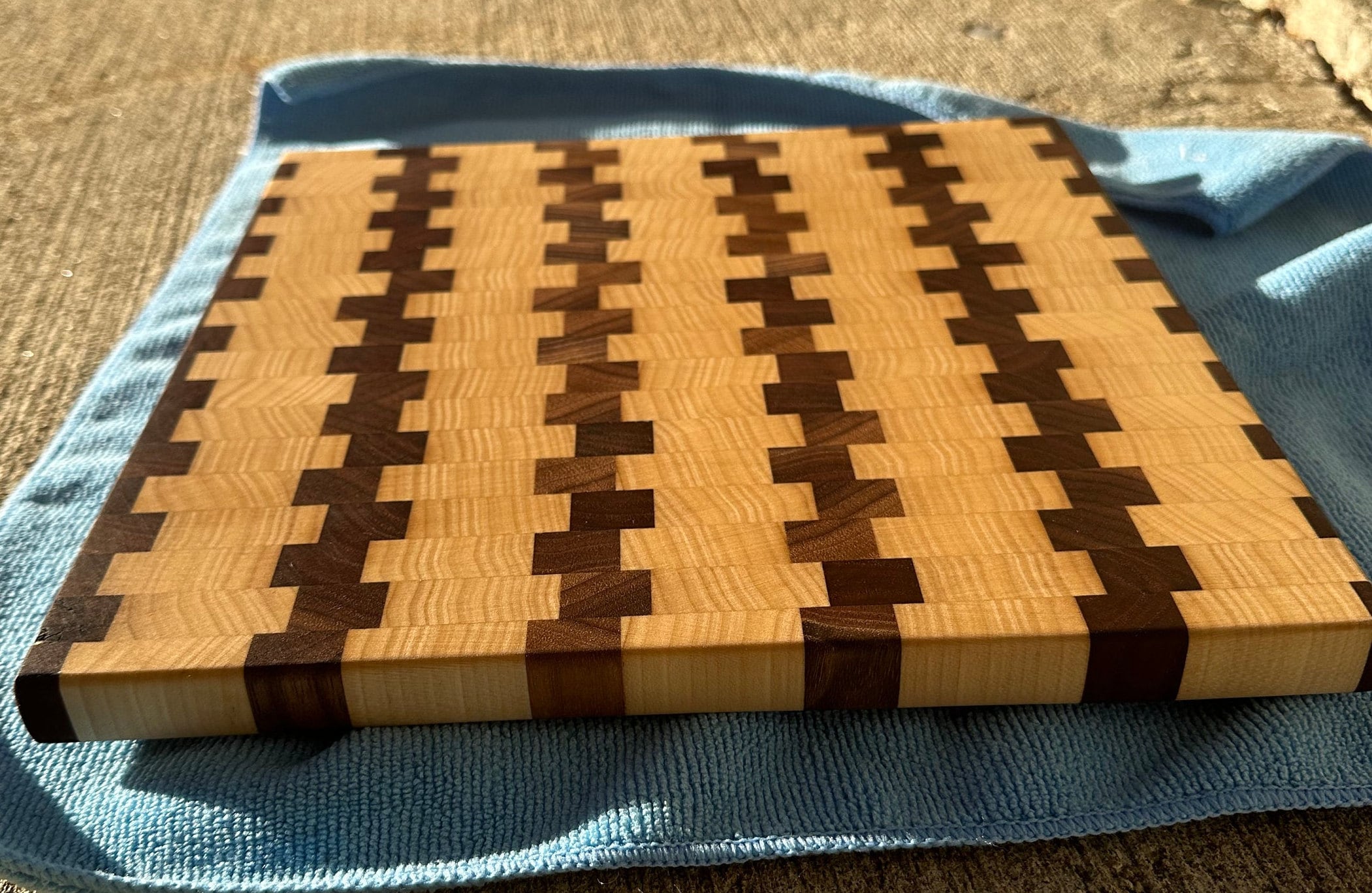 Walnut and Maple Staggered End Grain Cutting Board - Etsy