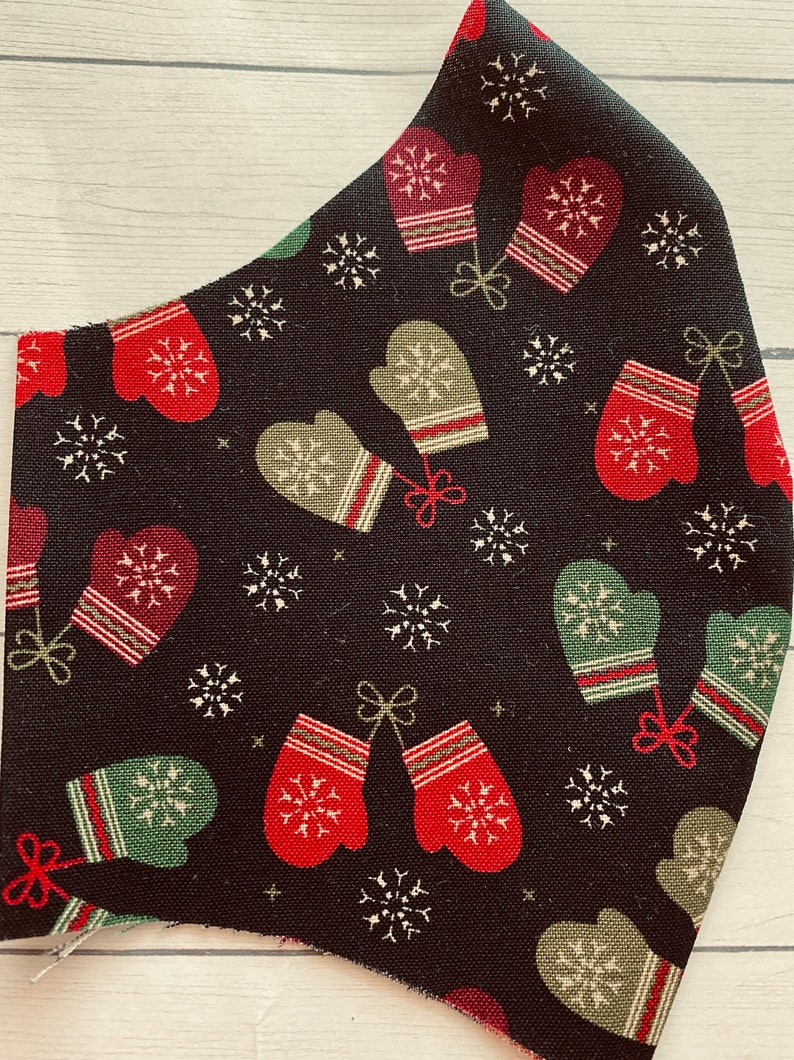 Christmas Fabric Face Mask. Nose Wire and Filter Pocket. Adjustable Ear ...