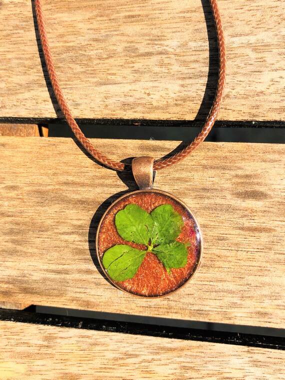 Real 4 Leaf Clover Pendant Encased in Resin With Pearlized - Etsy