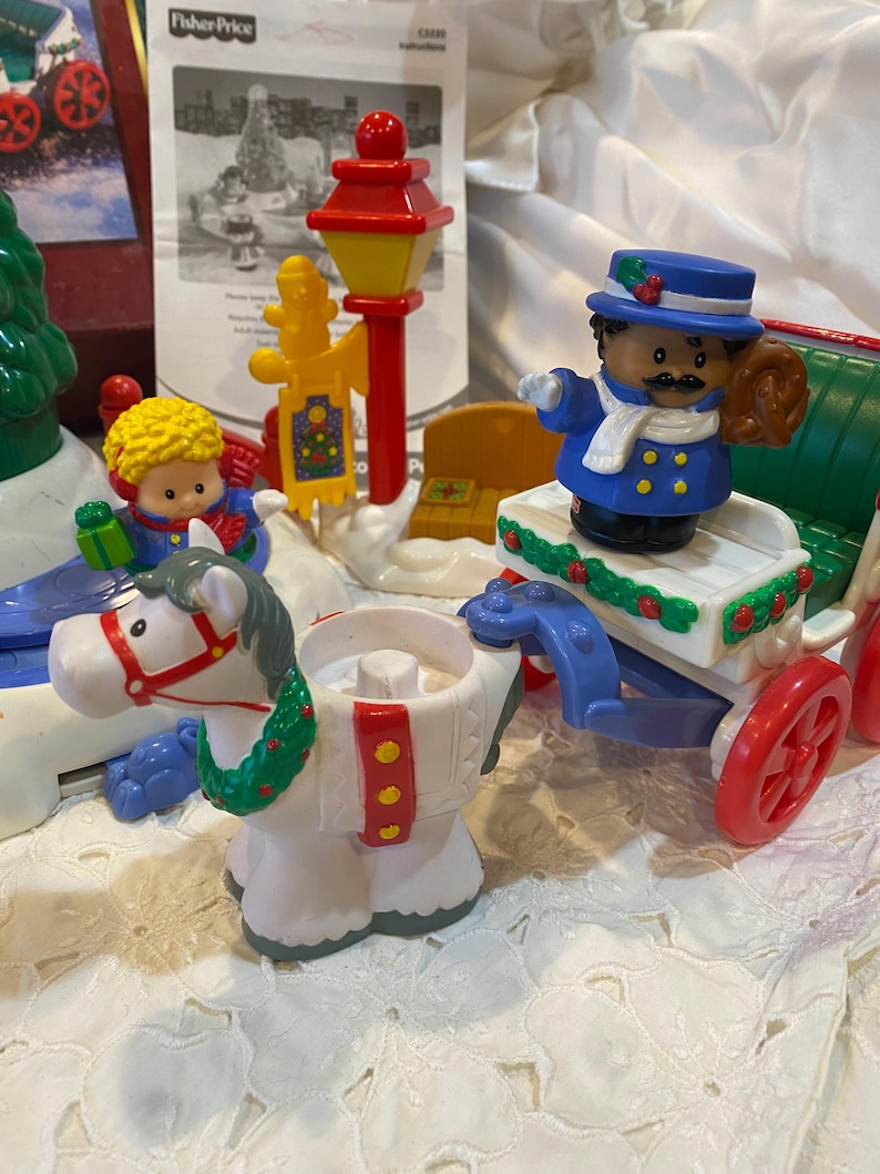 Fisher Price Little People Tree Lighting Discovery Park Christmas Set ...