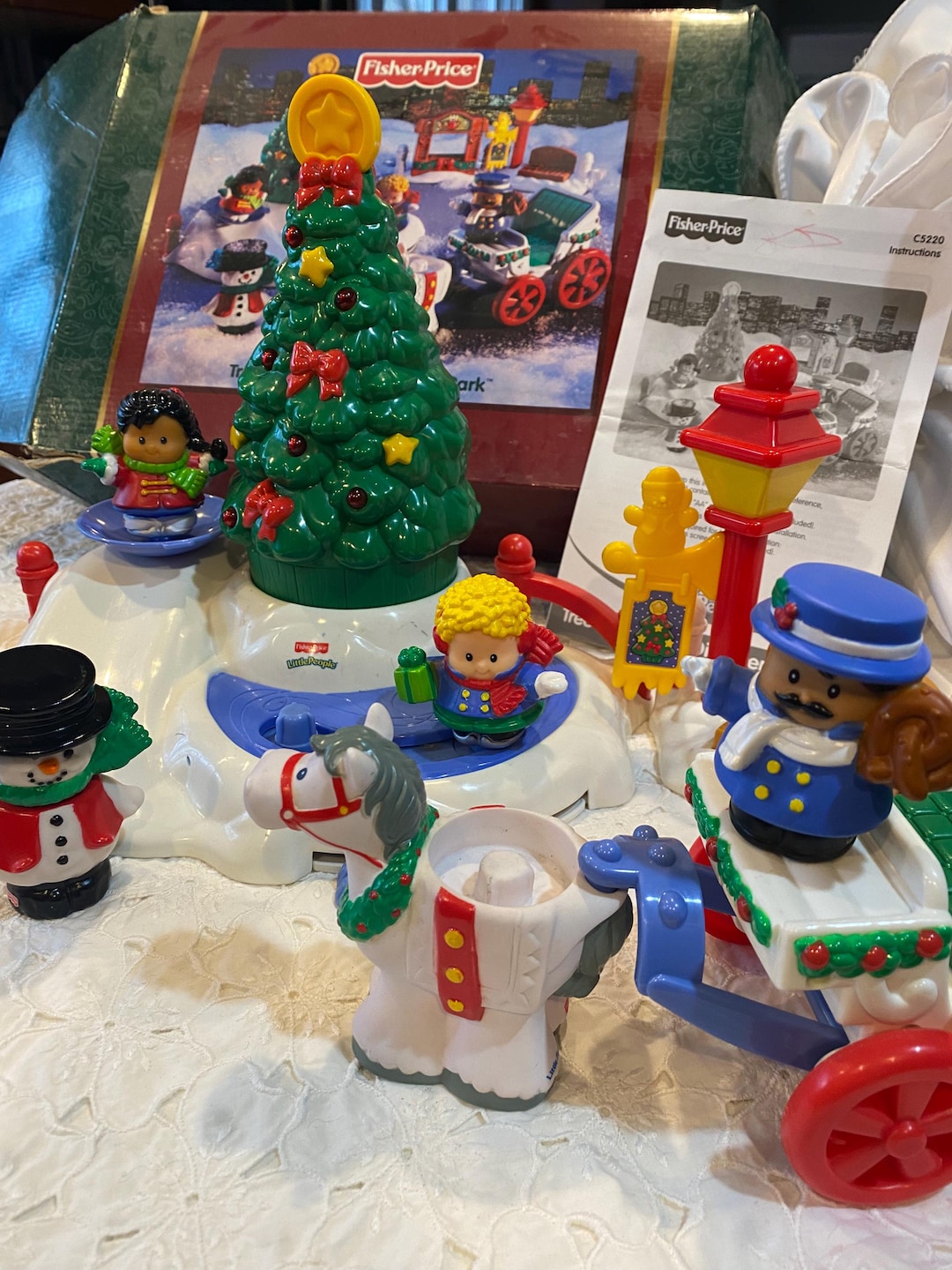 Fisher Price Little People Tree Lighting Discovery Park Christmas Set ...