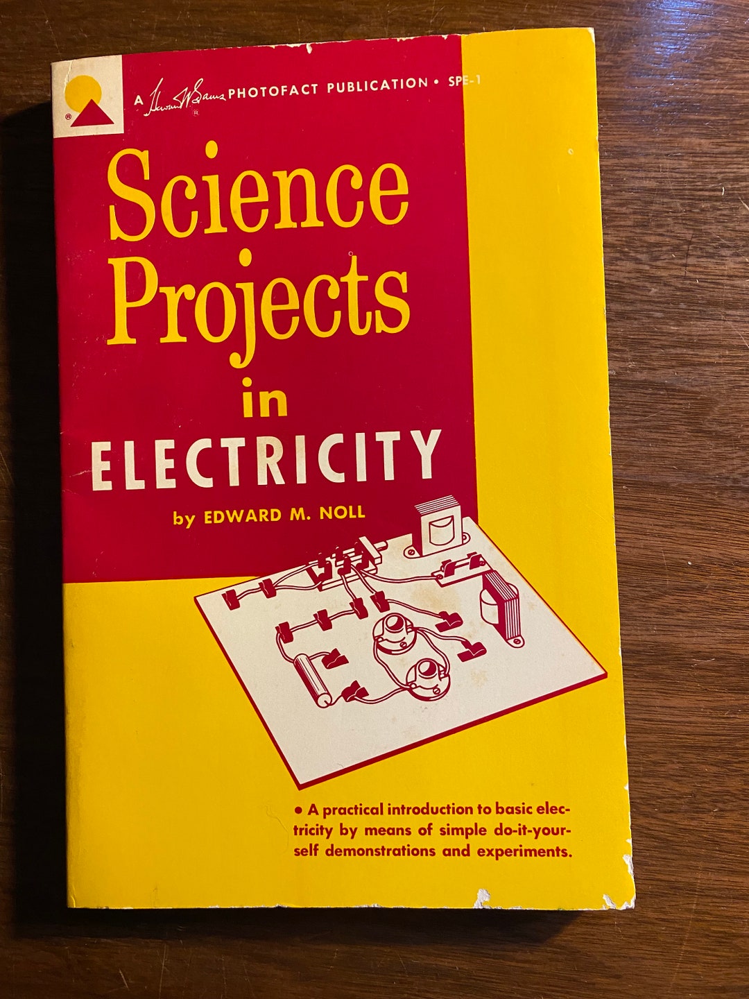 Science Projects in Electricity - Edward Noll - 1965 - School Projects ...